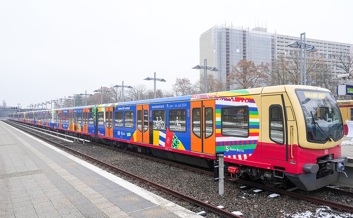 S-Bahn Berlin präsentiert Zug im Design der Host City Berlin für die ...